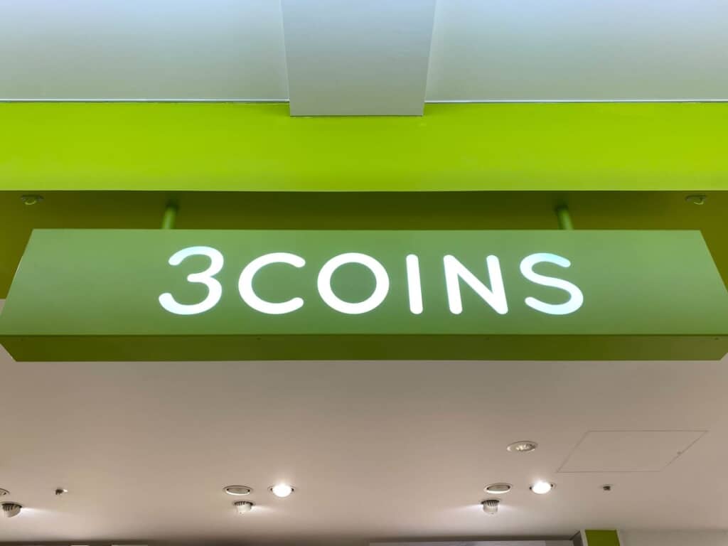「再販待ってました……！」 【3COINS】“ノンストレス製氷器”がマジで便利 「何て画期的な！」「きれいに氷が落ちてきて感動」 | ライフ ねとらぼリサーチ