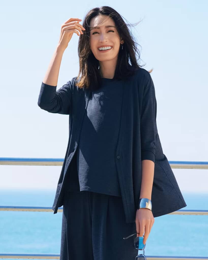 「毎年購入しています！」 DoCLASSE（ドゥクラッセ）の“UVカーディガン×トップスセット”が高評価 「何にでも合う」「夏はこれしか着ない」（画像） | ファッション ねとらぼリサーチ