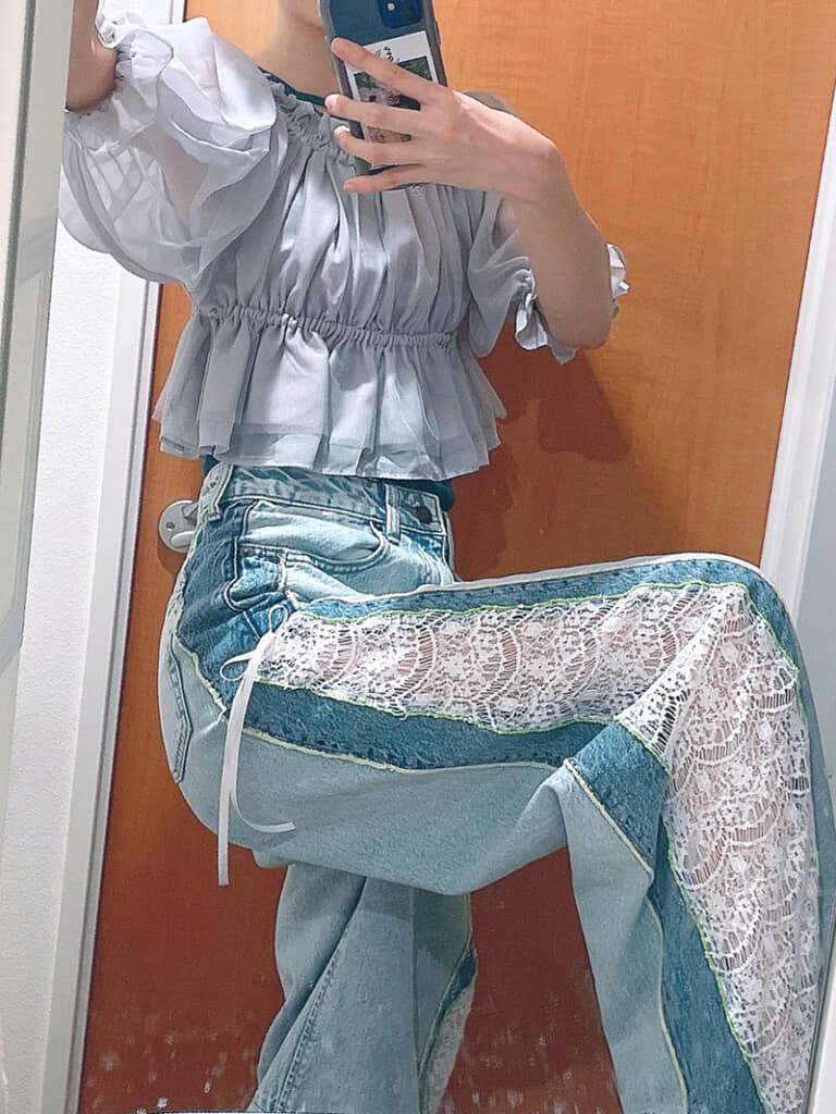 GUの“1490円ジーンズ”→裂いてリメイクしたら……「すっっっご!!!」 想像以上の大変身に「こんな可愛いお洋服があるか!!?」（画像） | 女性 ねとらぼ