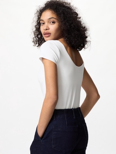 「いい女っぽになる」 GUの“790円オフショルTシャツ”洒落見えすると話題！ 「かわいすぎます」「どんなボトムスにも合う」（画像） | ファッション ねとらぼリサーチ