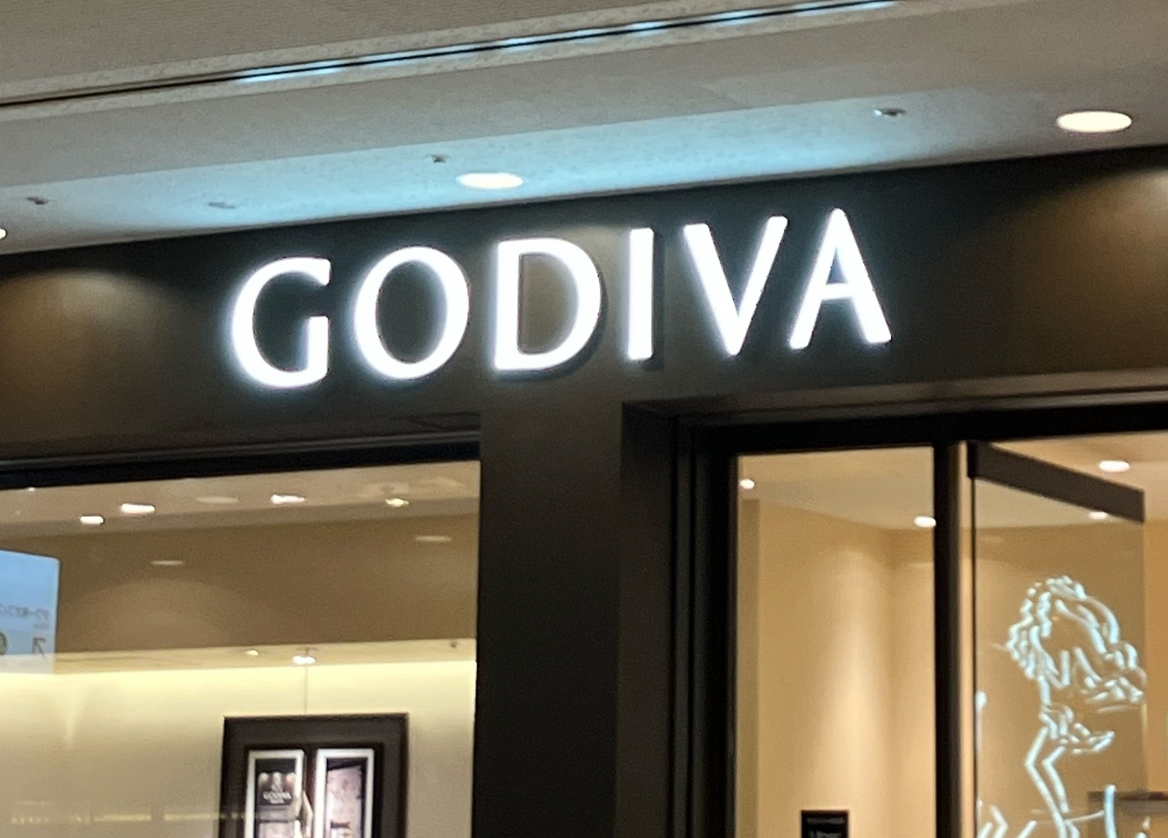 大人かわいいGODIVA（ゴディバ）の“ハロウィン限定ネコバッグセット”もう見た…？！ 「カバンの作りがしっかり、使い勝手も 」「新作もあり ...