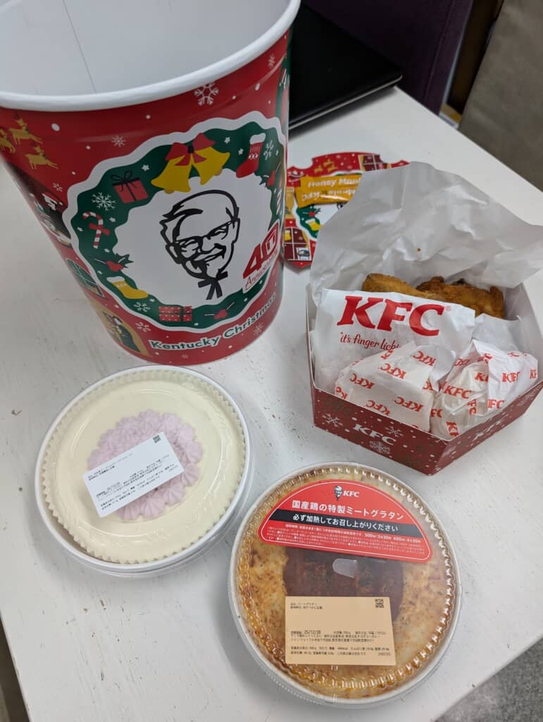 クリスマス前、1人暮らしの夕食は……「エグい」「羨ましいけど」 とんでもない光景に「笑ってしまいました」（画像） | グルメ ねとらぼ